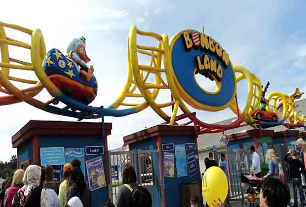 8 weirdest Theme Parks!