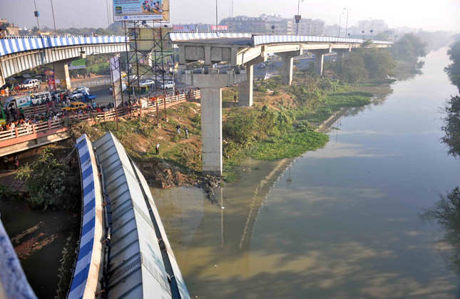 Broken part of the Ultadanga flyover in Kolkata