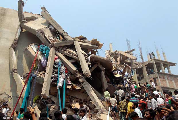 Bangladesh building collapse; 123 dead!