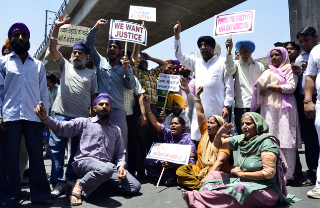 Victims of 1984 anti-sikh riot protests at Metro Station