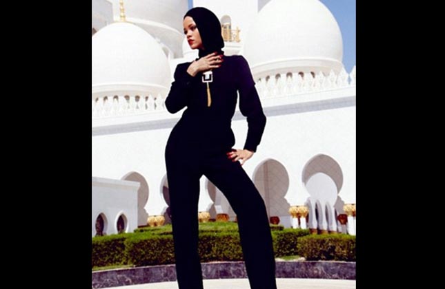 Rihanna goes nude once again