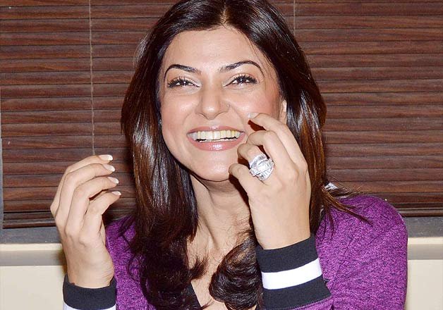 Sushmita Sen flaunted a giant rock that looked more of an engagement ...